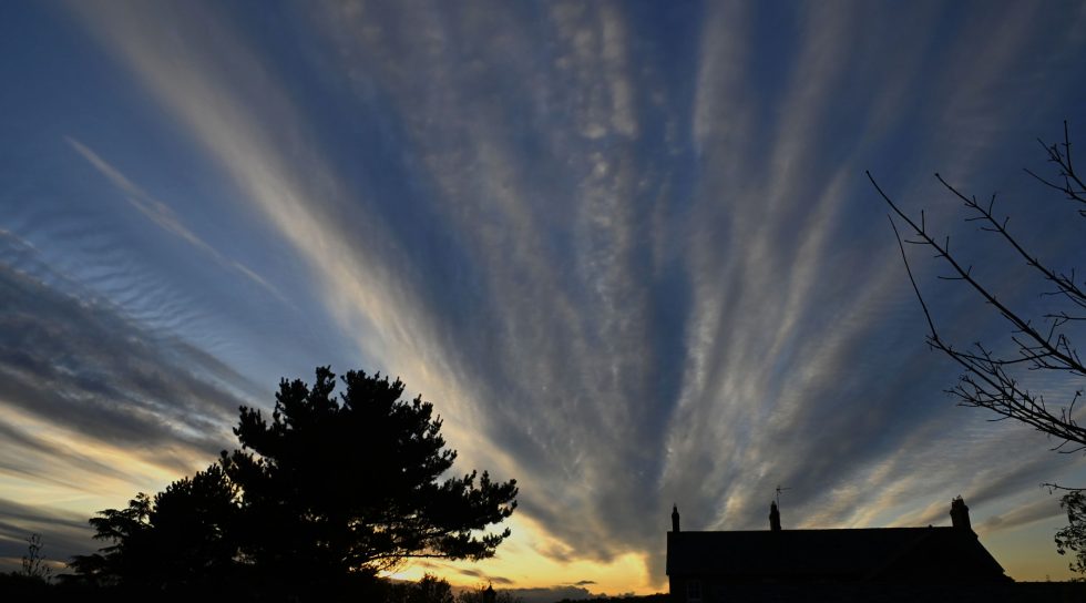 Radial Cloud Pattern at sunset | Pete's Astro Workshop